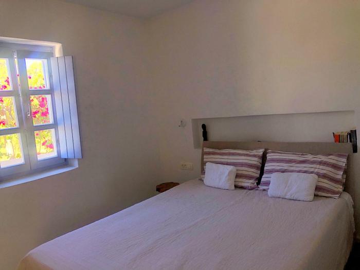 Perissa Hotel, Book Perissa Hotels