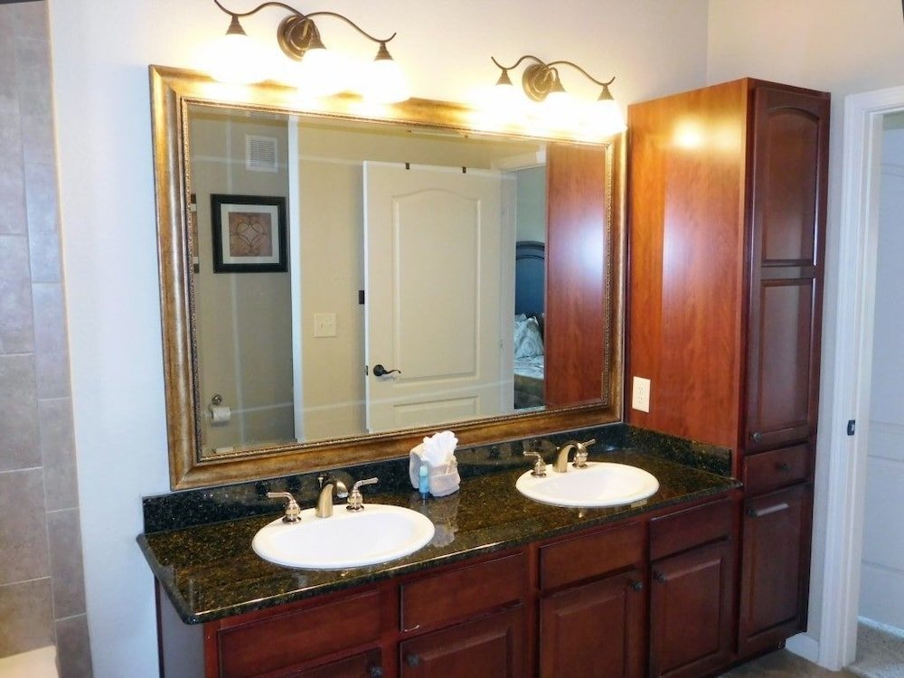 Bella Piazza 3 Hotel, Book Davenport Hotels