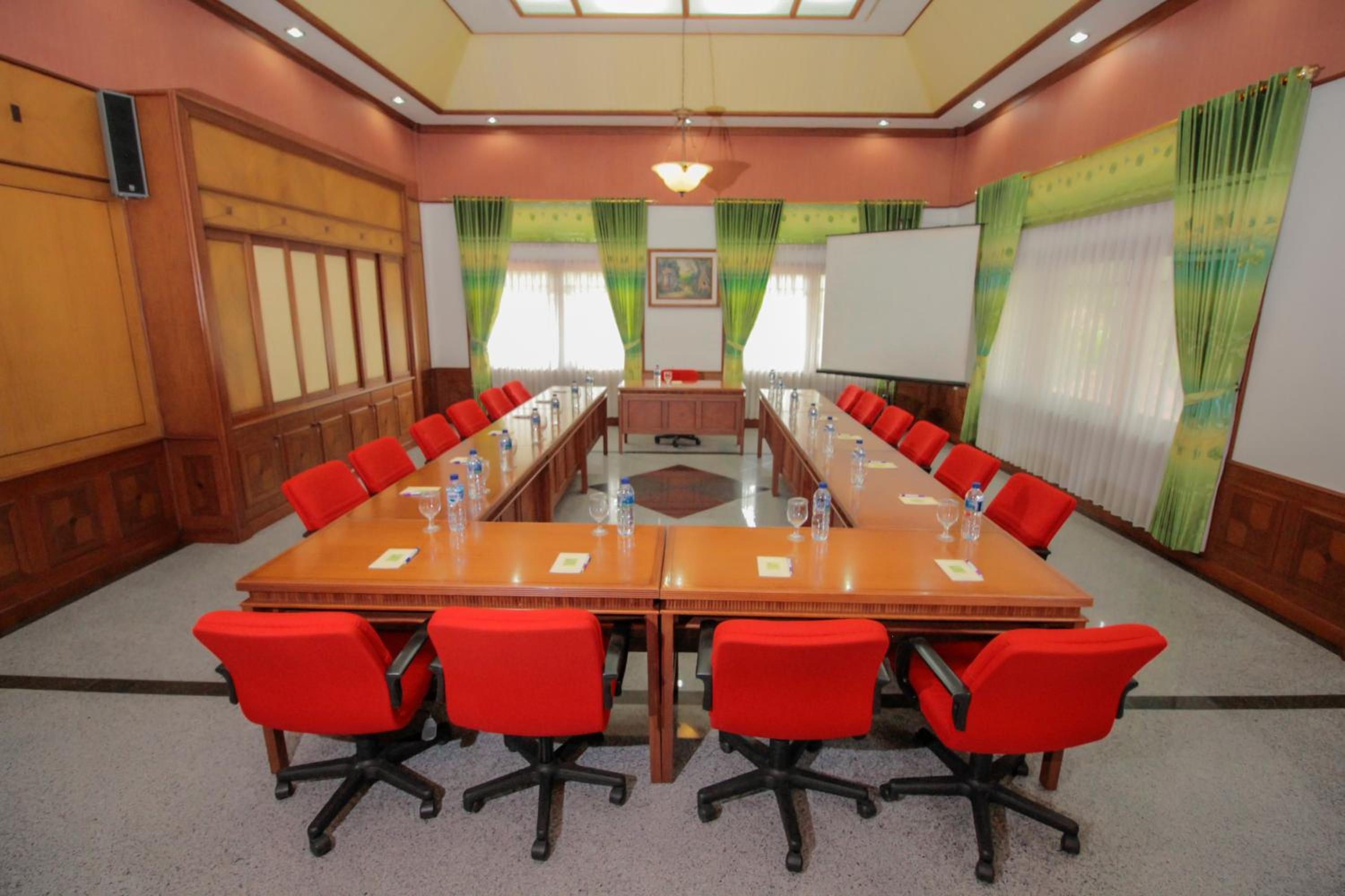Gresik Hotel, Book Gresik Hotels