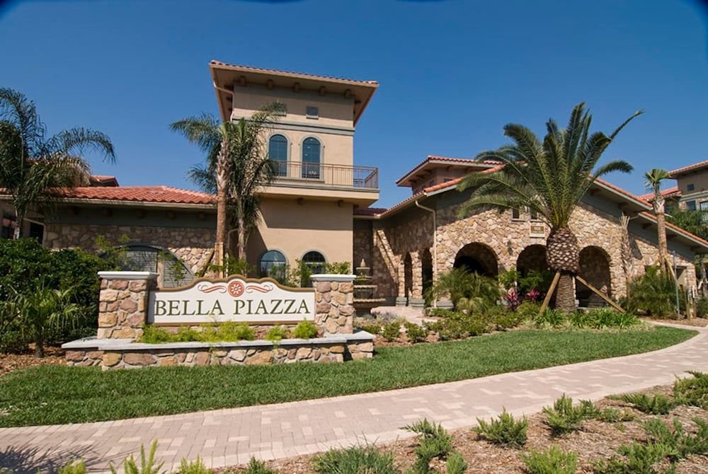 Bella Piazza 914 - 125 Hotel, Book Davenport Hotels