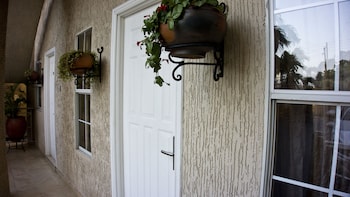 Tropical Enclave Hotel Accra: Reviews, Price, Photos, Address