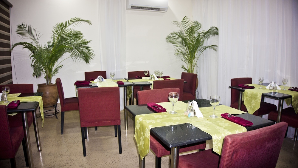 Tropical Enclave Hotel Accra: Reviews, Price, Photos, Address