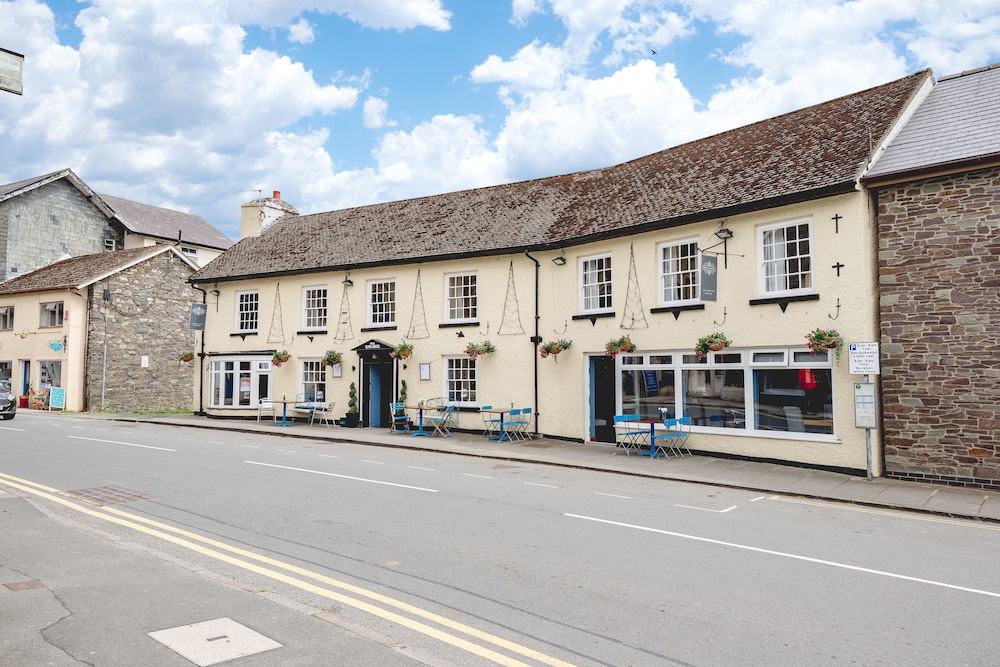 The Elan Hotel Rhayader: Reviews, Price, Photos, Address