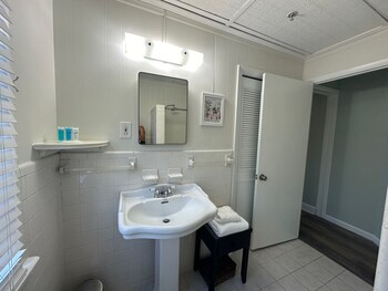 The Breezy Inn Hotel Jensen Beach, Book Hotels Starting From ₹ 13356
