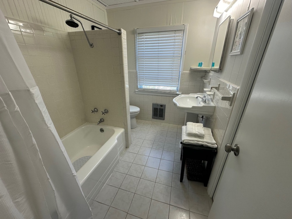 The Breezy Inn Hotel Jensen Beach, Book Hotels Starting From ₹ 13356